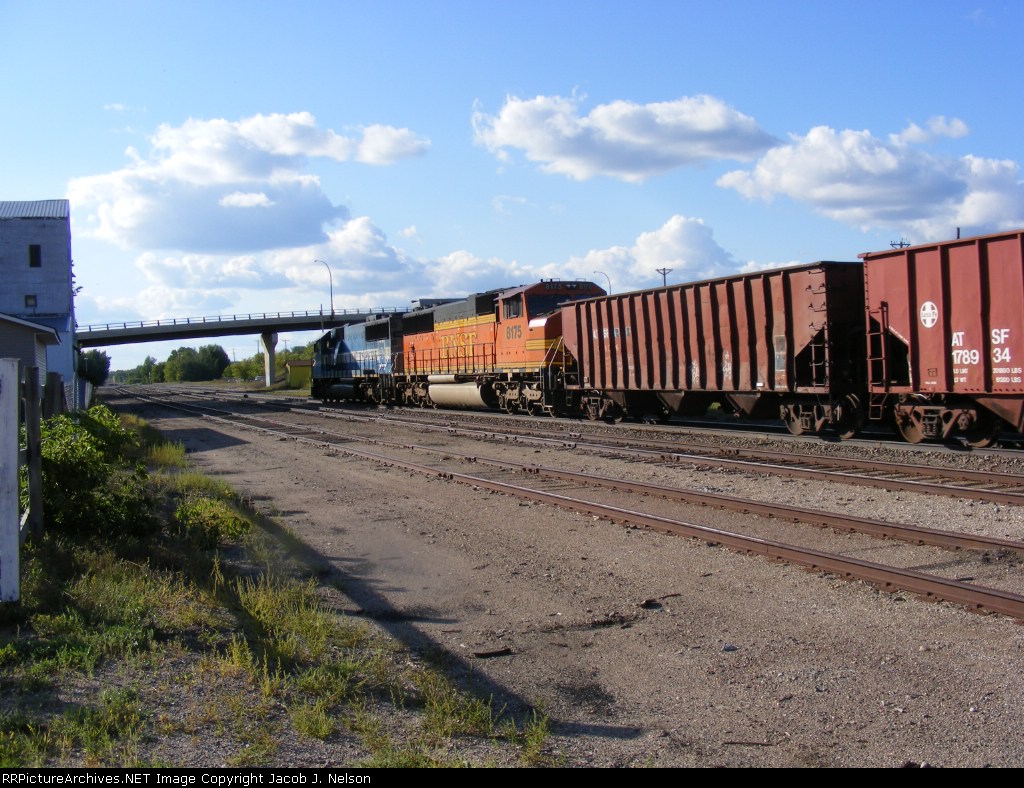 EMDX 9066 and BNSF 8175